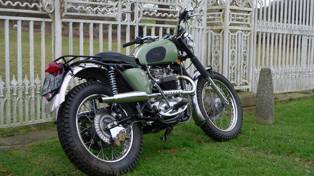 Beautiful “Old School” custom Triumph Scrambler. | Motorcycle Photo Of ...
