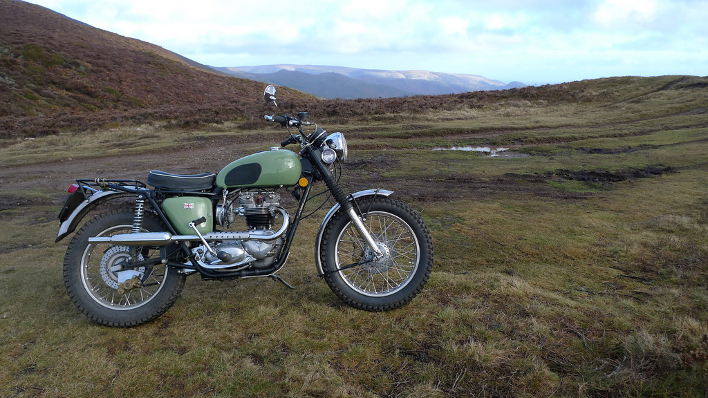 Beautiful “Old School” custom Triumph Scrambler. | Motorcycle Photo Of ...