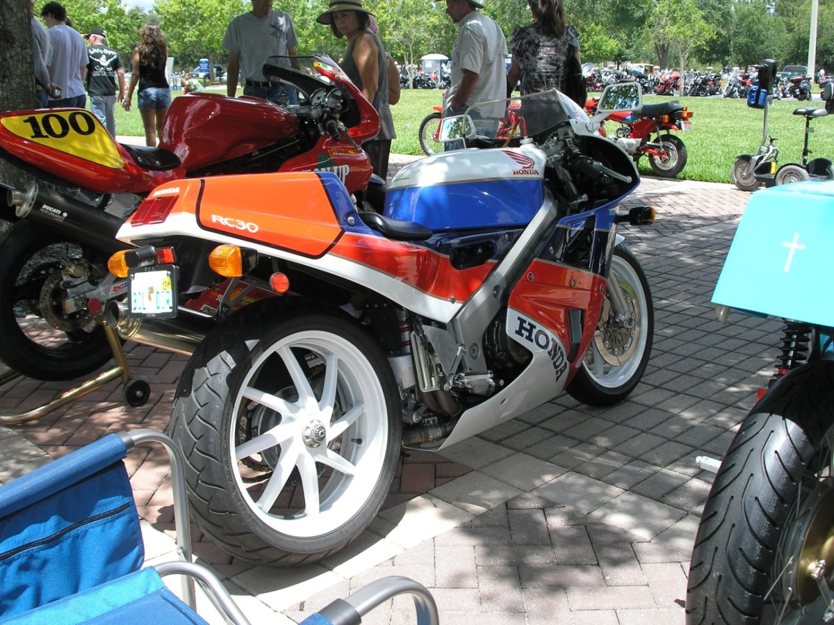 Honda RC30 | Motorcycle Photo Of The Day