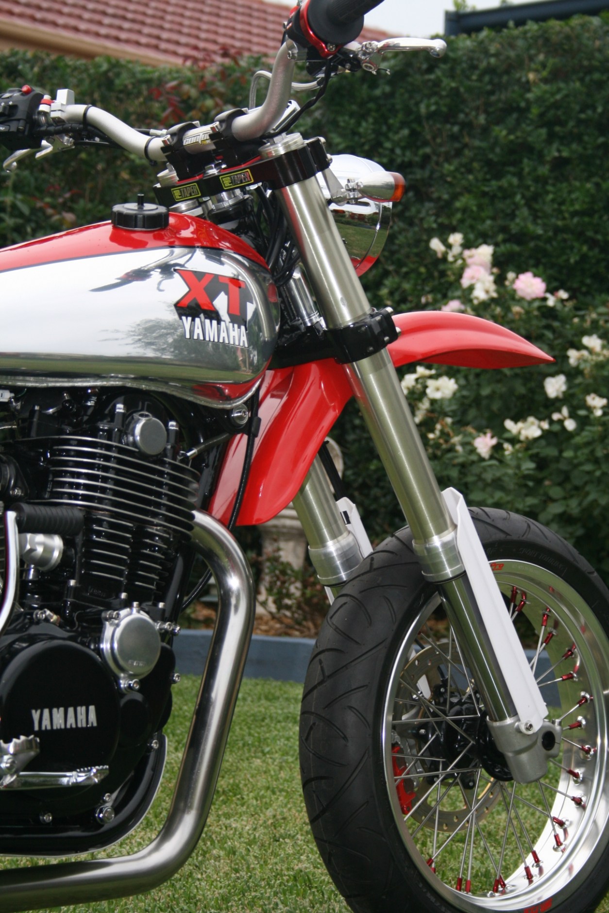 (UPDATE: A few more pics). Another sweet custom. This time an old ...